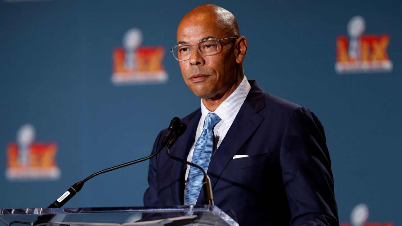 Exjefe de NFLPA, Howell, renuncia a puesto en The Carlyle Group - ESPN