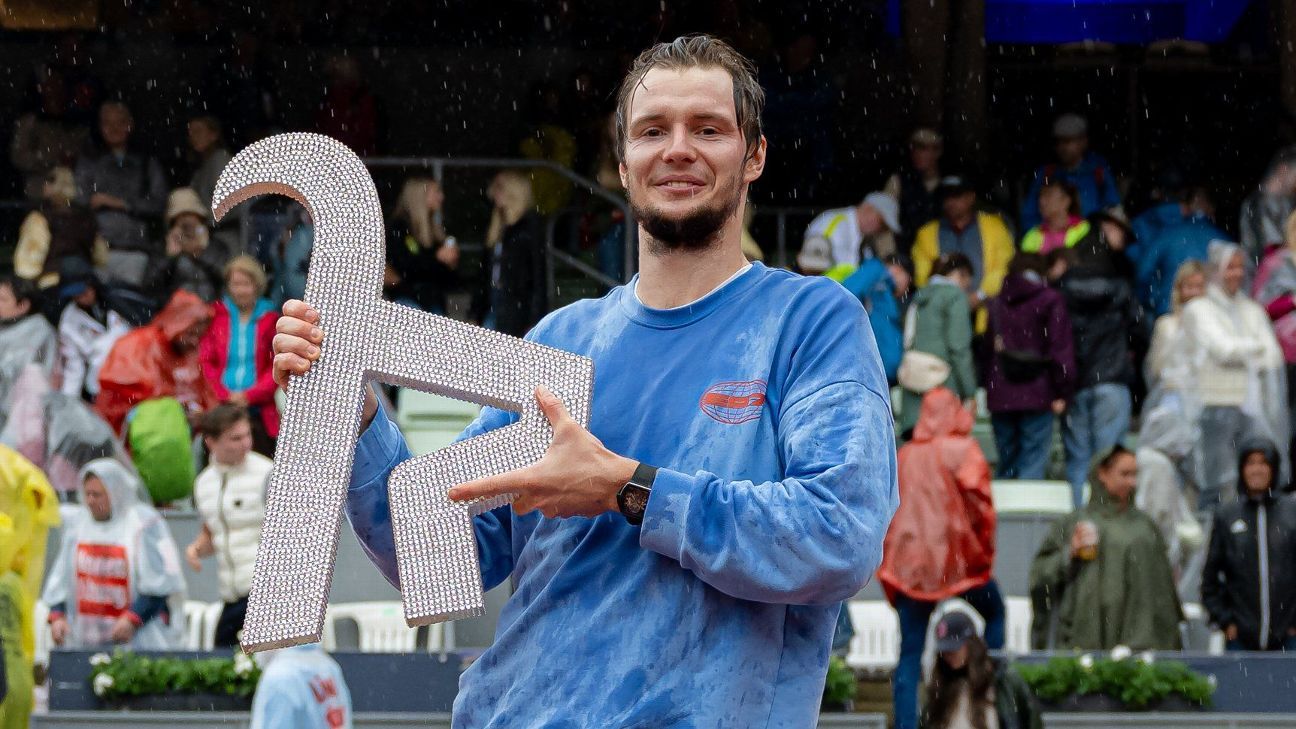 Sara diamante e roxy highly clever young woman and