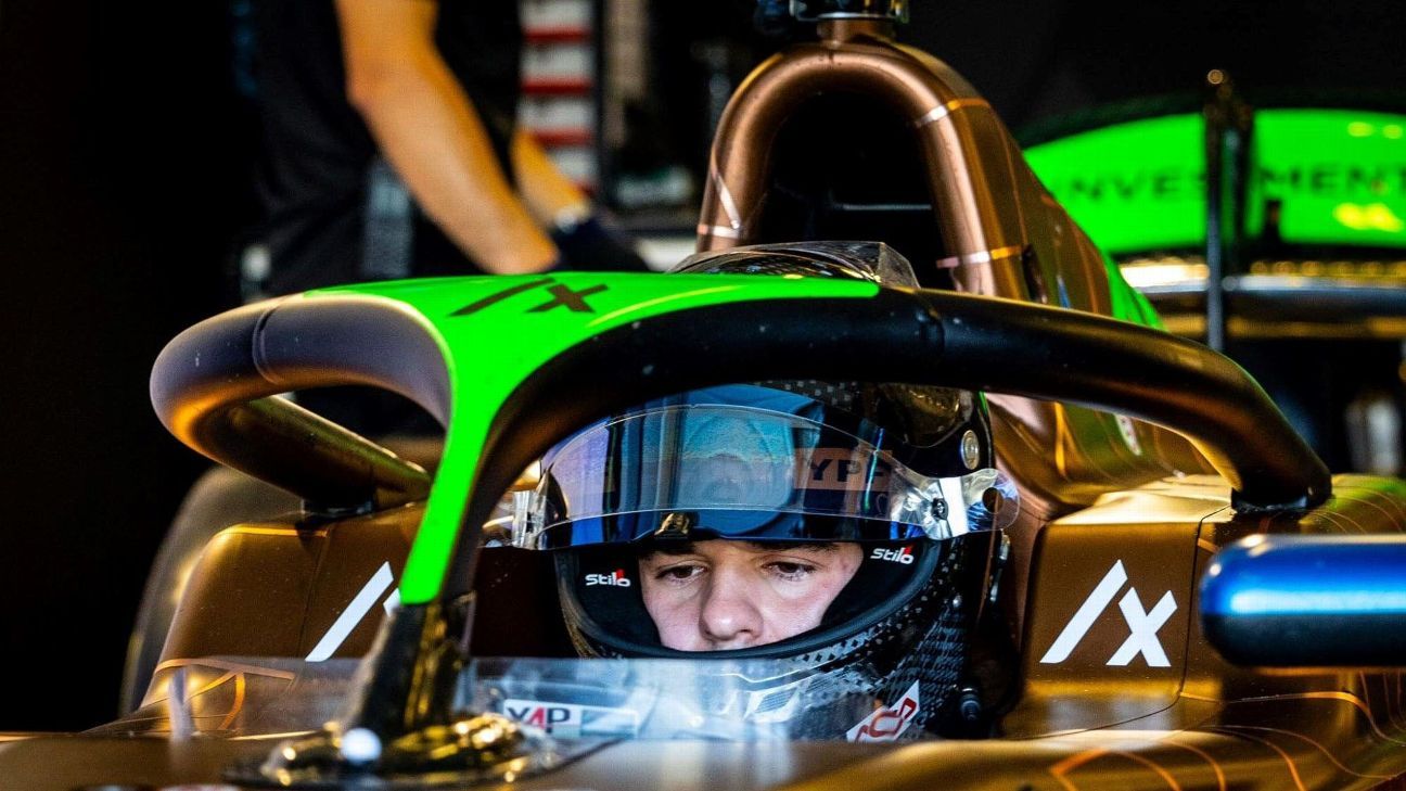 Betsy cruz naked arrived at the reasonable average hotel,