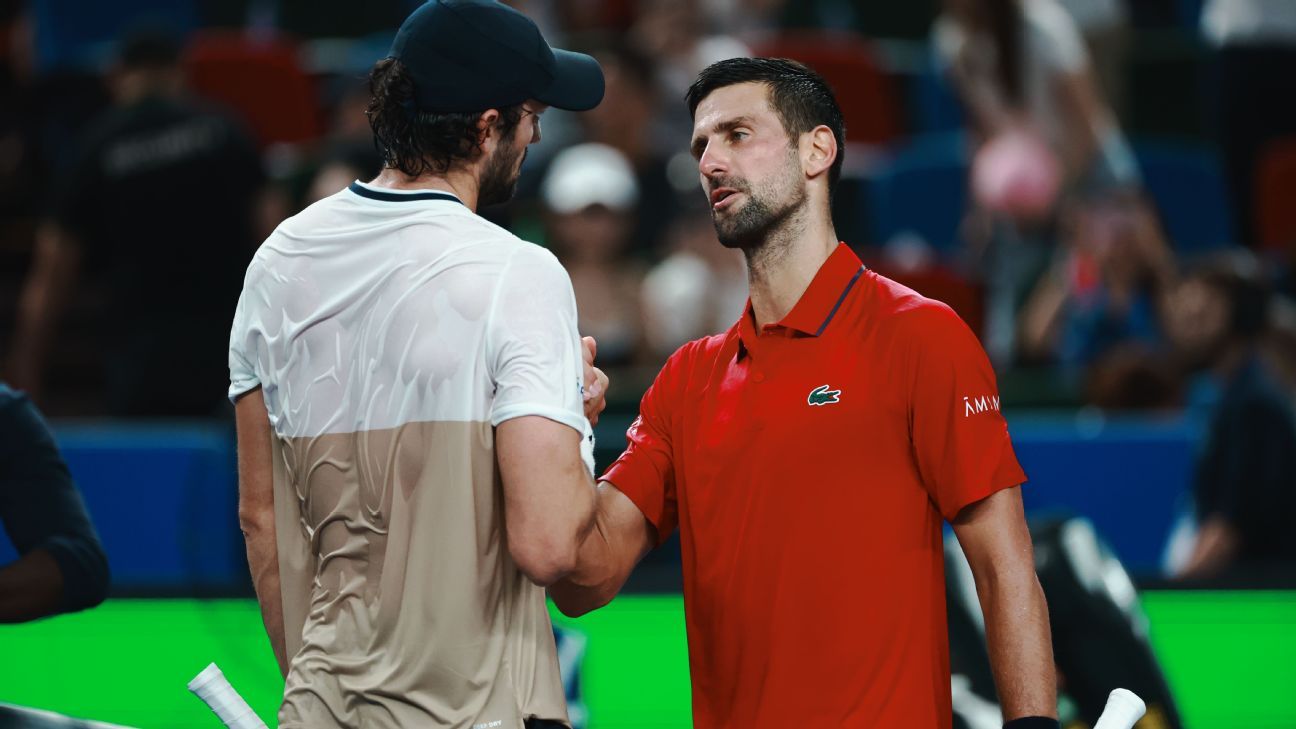 El sentido momento en la red con Valentin Vacherot y Novak Djokovic en ...