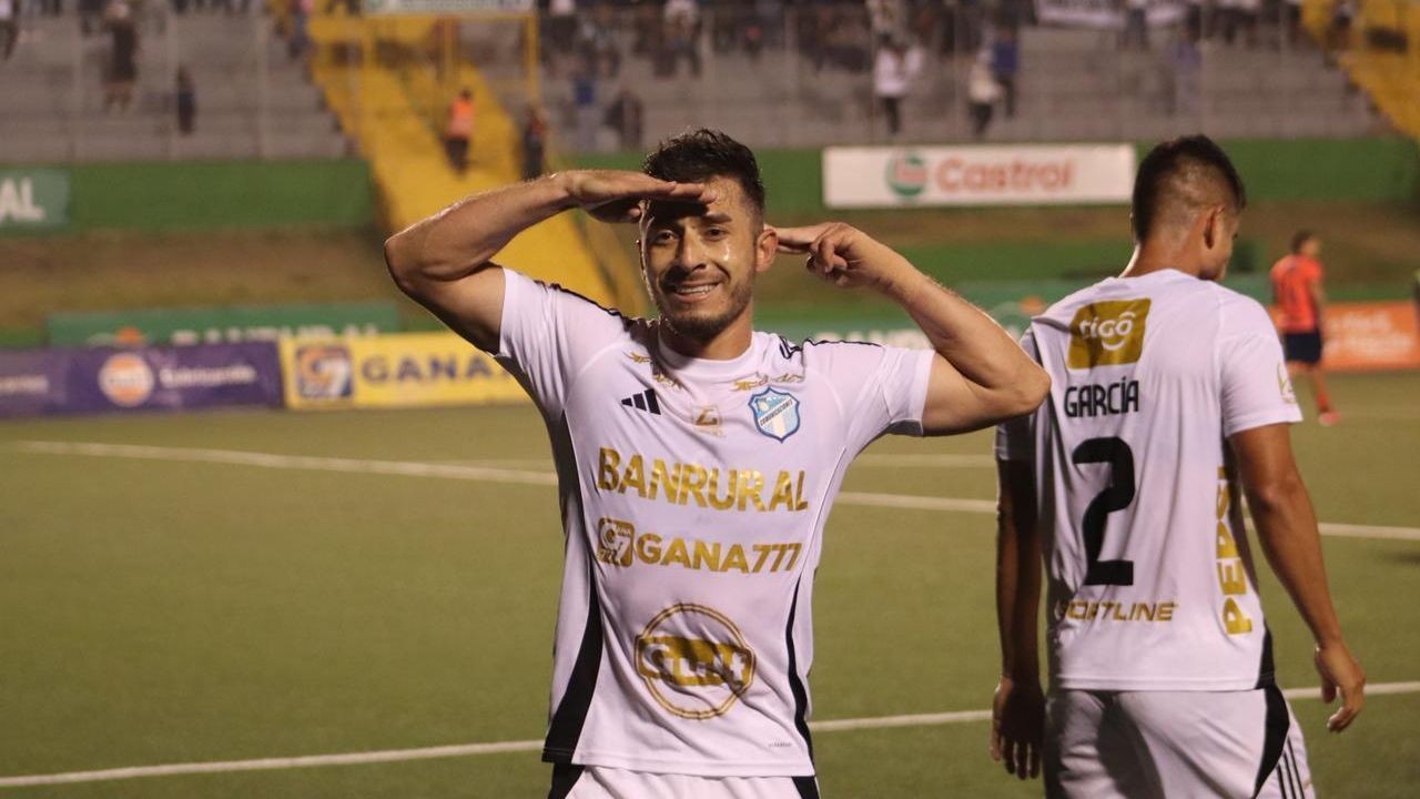Wilson Pineda pinta de blanco el clásico y Comunicaciones salta al ...