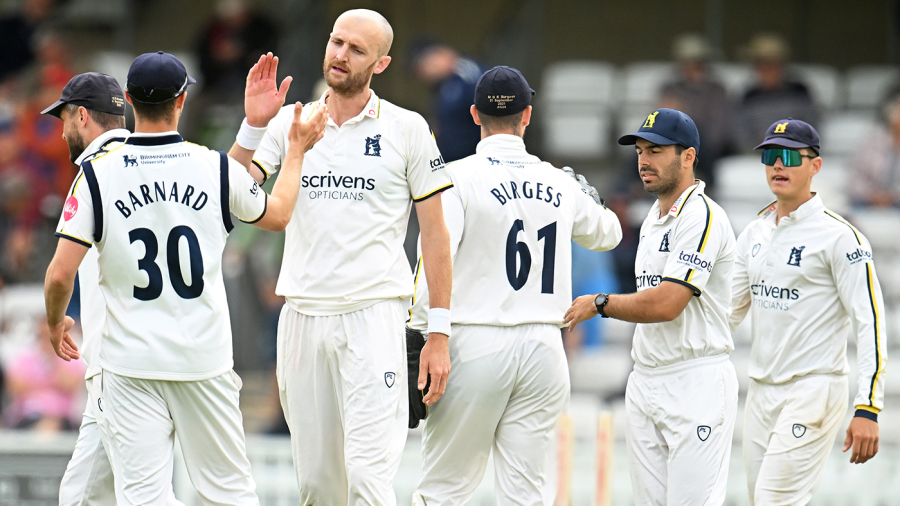 Warwickshire beat Kent by an inns & 21 runs - Warwickshire vs Kent ...