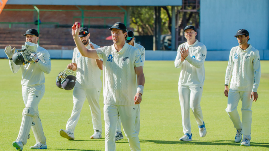 New Zealand beat Zimbabwe by 9 wkts - Zimbabwe vs New Zealand 1st Test ...