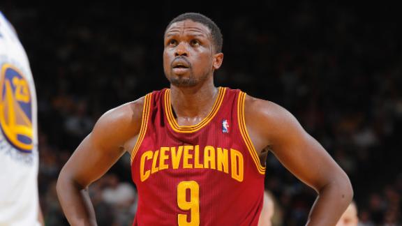 Free agent Luol Deng meets with Heat - ABC7 Los Angeles