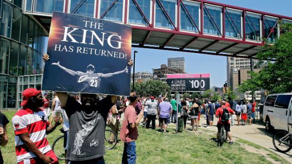 Man suggests LeBron license plate - ABC7 Chicago