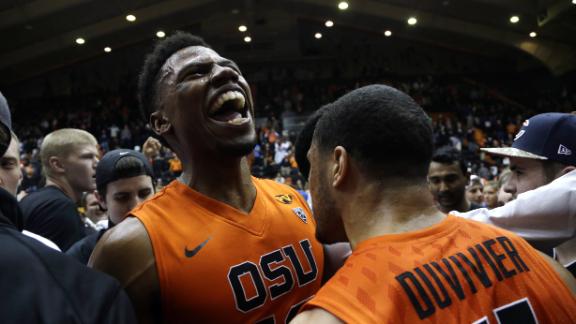 Langston Morris-Walker's timely lay-in helps Oregon St. upset Arizona ...