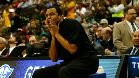 Ron Hunter cracks cast in fall - ABC7 Chicago