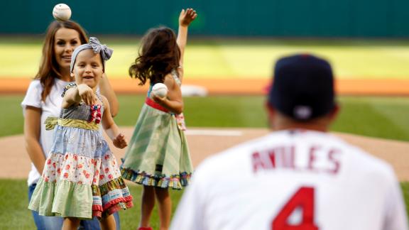 Adriana Aviles throws out 1st pitch with sister amid leukemia fight ...