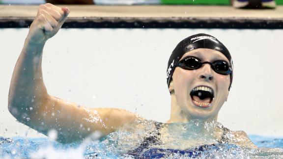 Katie Ledecky wins 400-meter freestyle in world-record 3:56.46 - ABC7 ...
