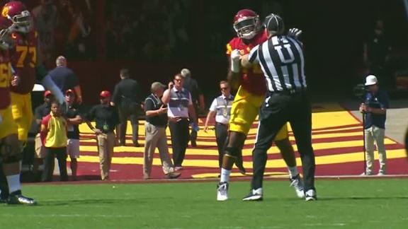 USC LT Chuma Edoga ejected for making contact with an official - ABC7 ...