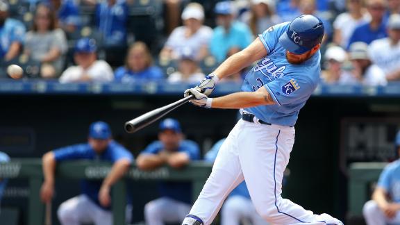 Brandon Moss grand slam lifts Royals over White Sox 4-3 - ABC7 Chicago