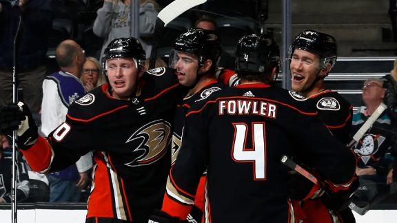 Ducks hold off LA Kings 4-2 in 1st rivalry meeting of season - ABC7 Los ...