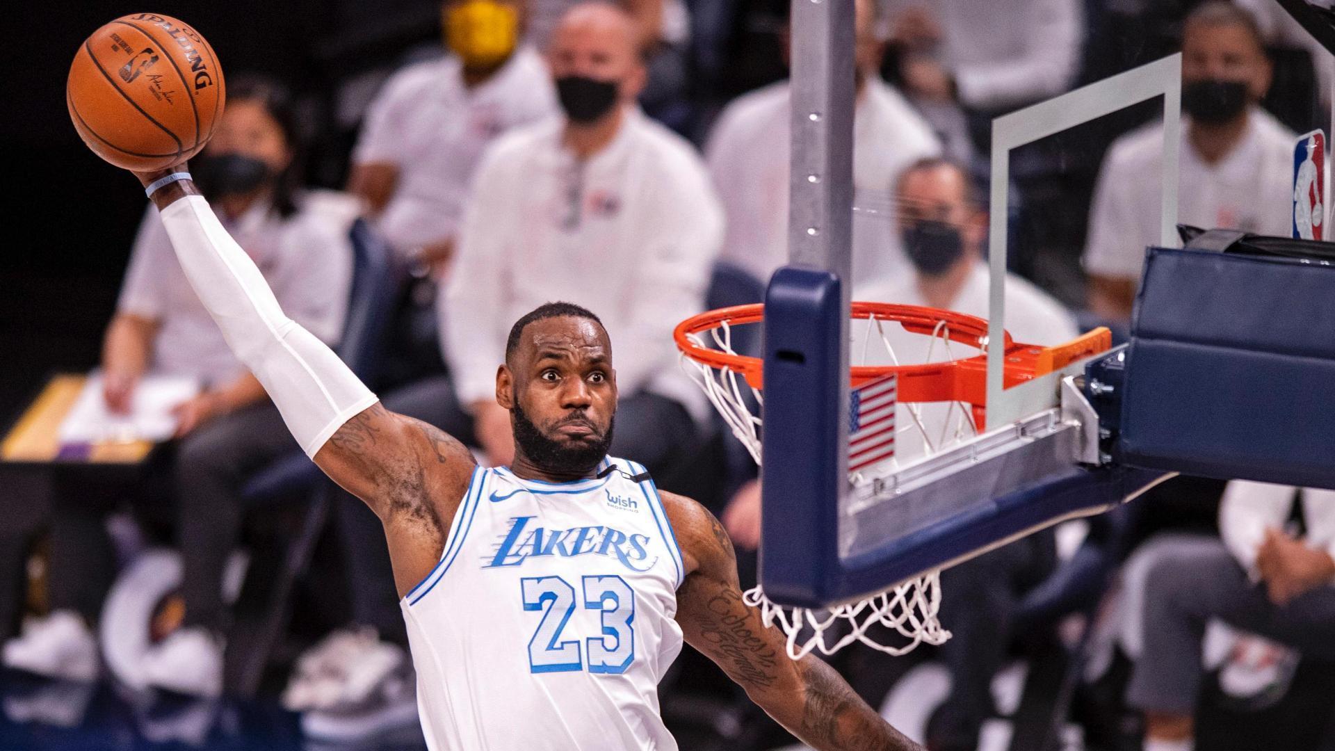 James returns as he and Davis send Lakers by Pacers 122-115 - ABC7 Los ...