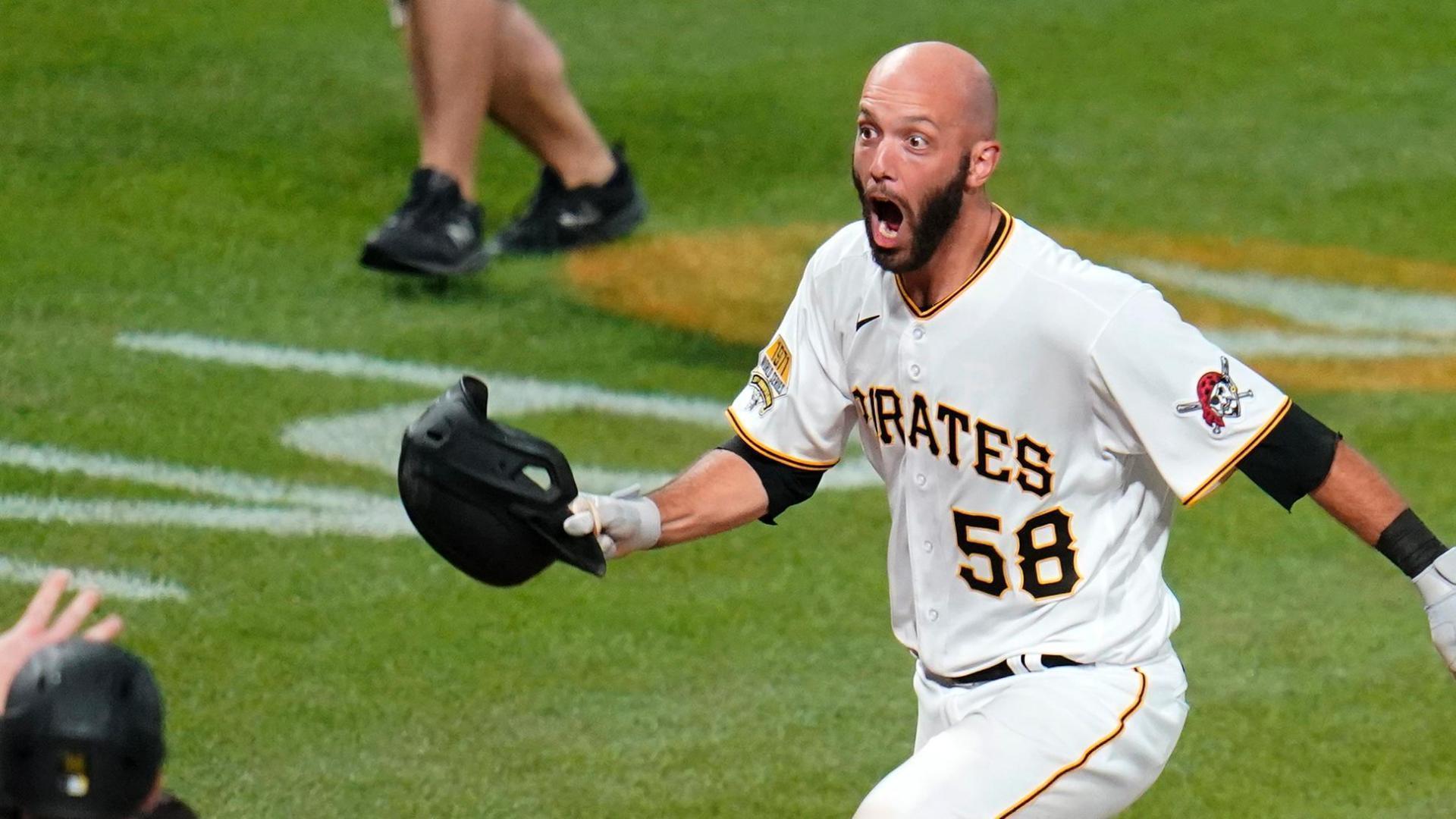 Bucco Bizarro! Pirates swipe 3 runs, Mets bat fair ball foul - ABC7 New ...