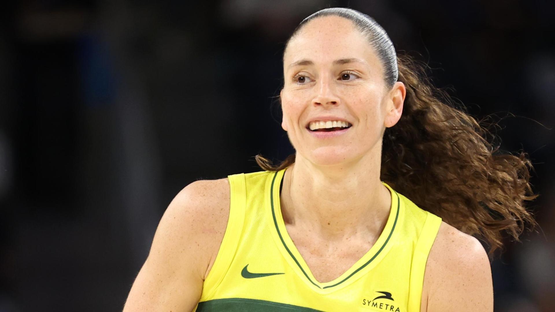 Storm set WNBA record with 37 assists, beat Sky 111-100 - ABC7 Chicago