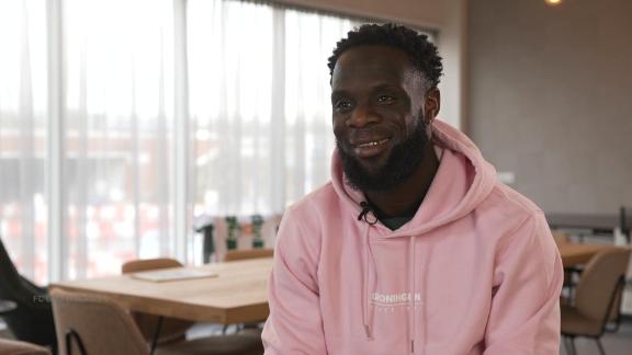 Gemist: Elvis Manu is de nieuwe aanvaller van FC Groningen
