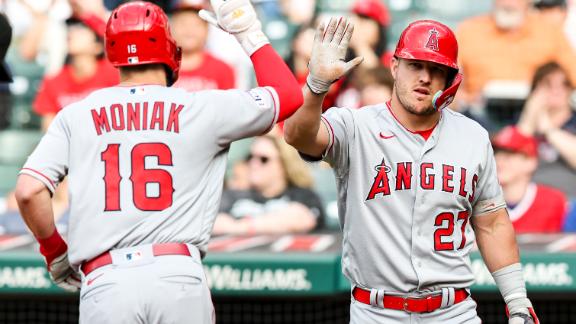 Josh Naylor hits 3-run homer as Guardians storm back in 8th to stun ...