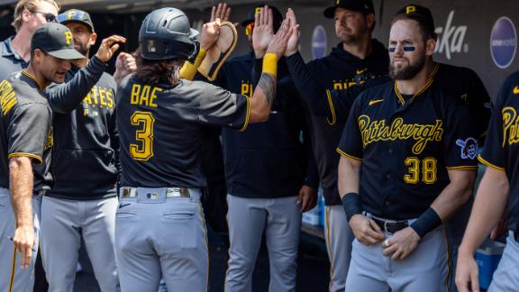 Reynolds' 3 RBIs, great catch lead Pirates over Giants 9-4, back over ...
