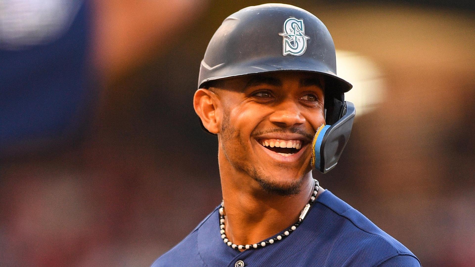 Suárez drives in run in club record 10th straight game as Mariners beat ...