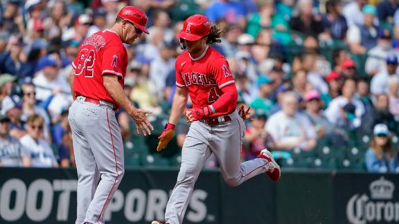 Julio Rodríguez scores the game-winning run after being walked as ...