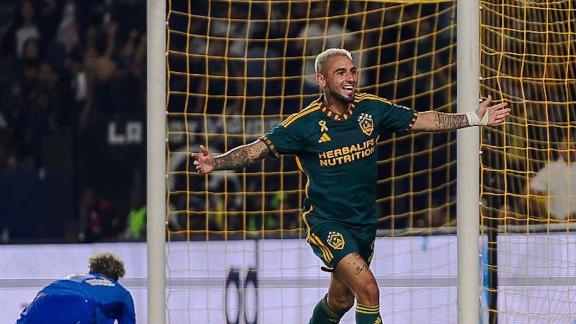 Billy Sharp's hat trick helps Galaxy top Minnesota United - ABC7 Los ...