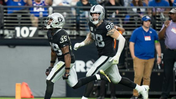 Raiders roll past Giants 30-6 to give Antonio Pierce a win in his debut ...