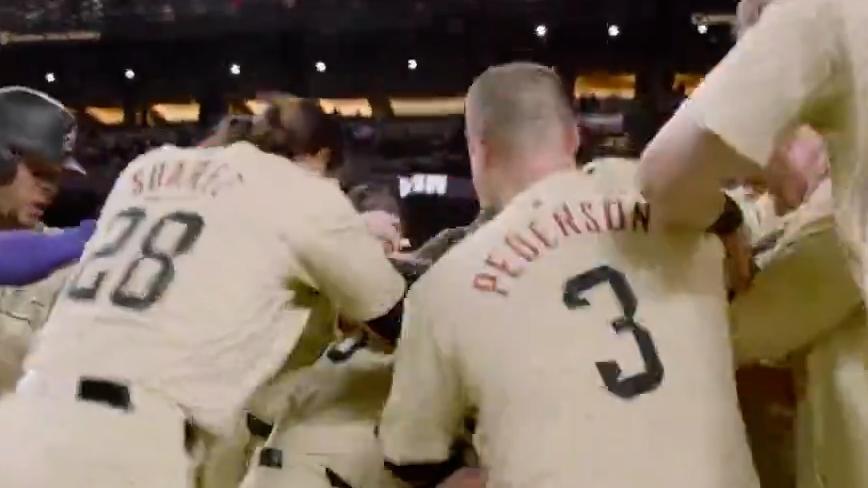 Bee-lieve: Walker's homer in 10th lifts Diamondbacks over Dodgers 4-3 ...