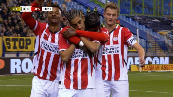 Gemist: Tai Abed verrast de keeper van Vitesse met een heerlijke