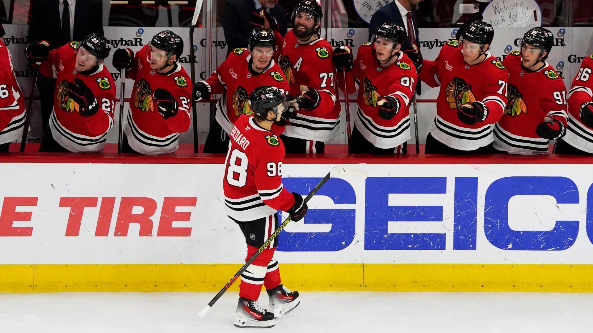 Bedard scores in 3rd period as the Blackhawks beat the Islanders 5-3 ...