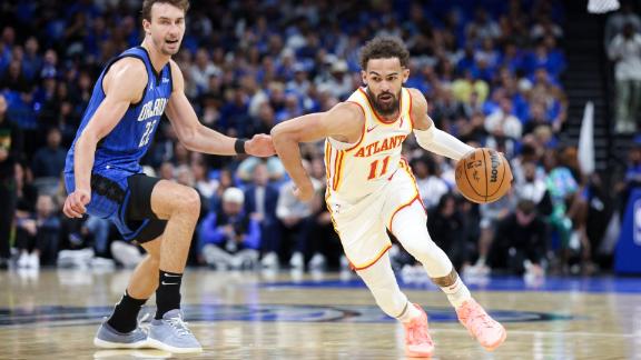 Los Hawks se encienden en el 3er cuarto para estar cerca del empate ...