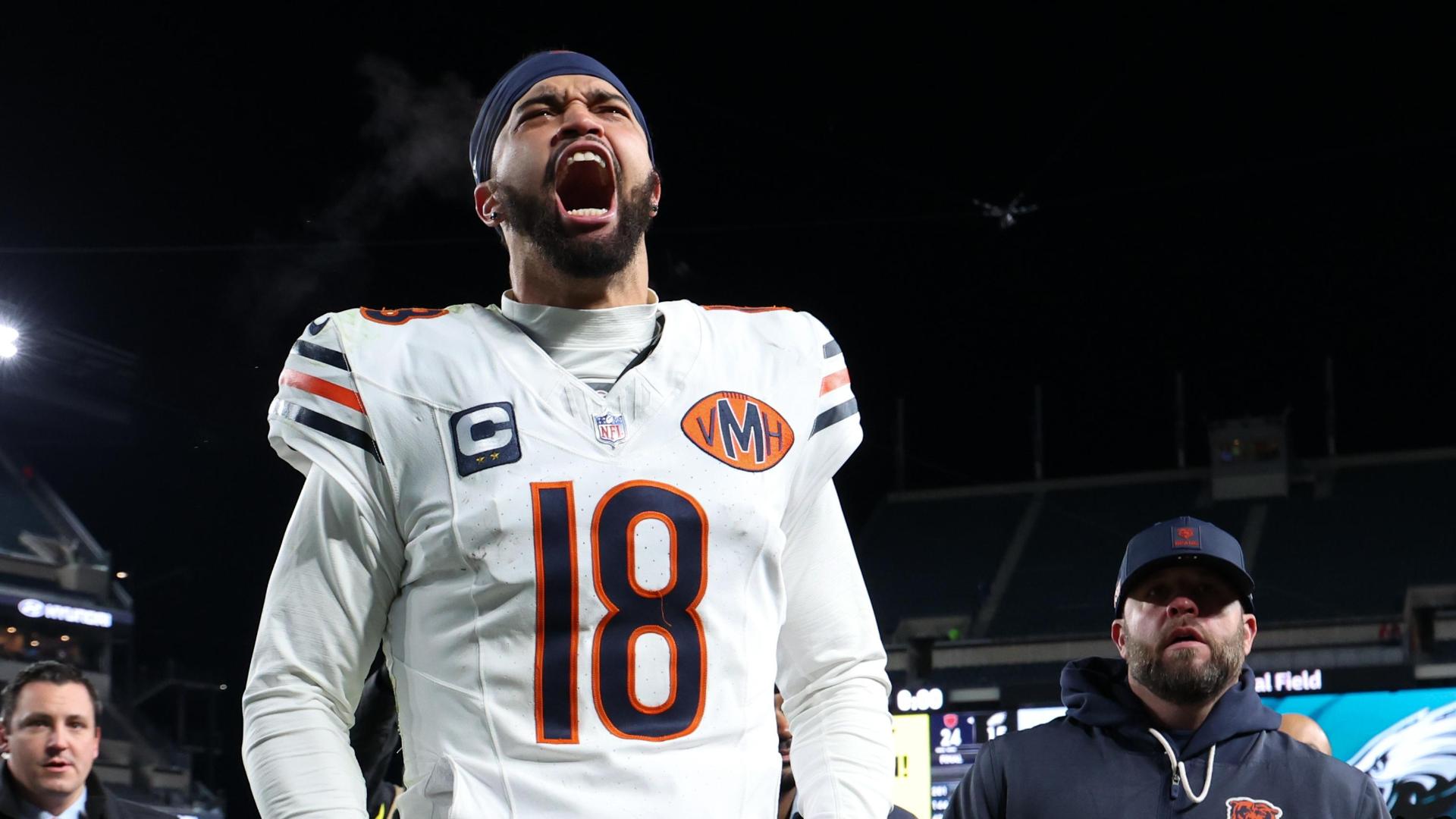 Ben Johnson flexes shirtless in locker room after Bears' 5th straight ...