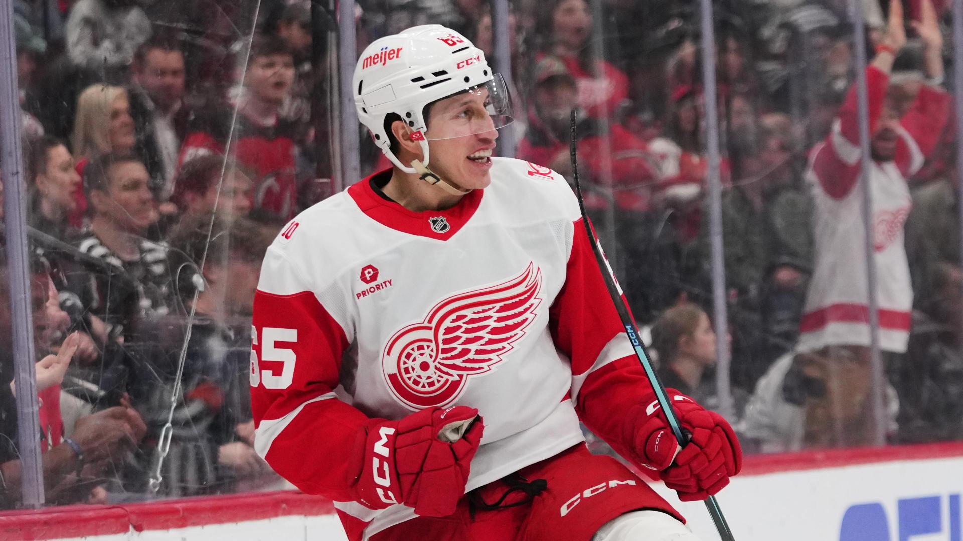 Gibson and Talbot combine to make 31 saves in the Red Wings' 3-0 win ...