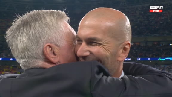 Ancelotti y Zidane, un abrazo entre leyendas del Real Madrid - ESPN Video