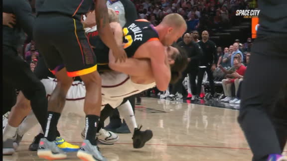 ¡Se picó en la NBA! Steven Adams y Mason Plumlee se pelearon en pleno ...