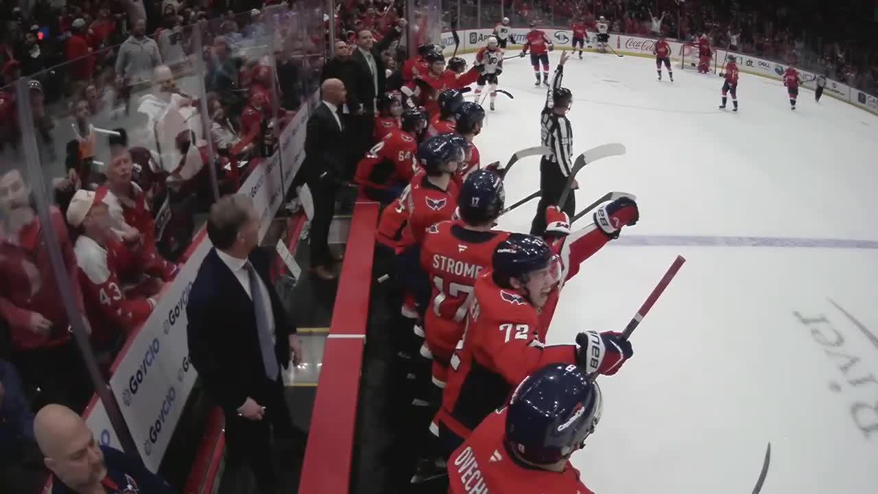 Alex Ovechkin scores twice, hitting 30 goals for 20th season, as ...
