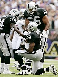 Raiders QB Brooks out 2-4 weeks with pectoral strain - ESPN