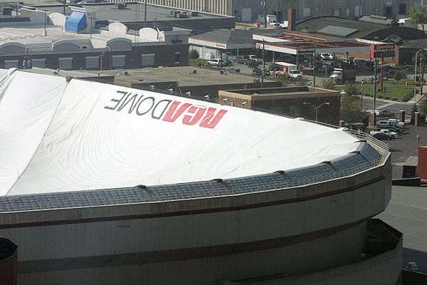 ESPN - Photos - RCA Dome deflated to prepare Colts' old home to be ...