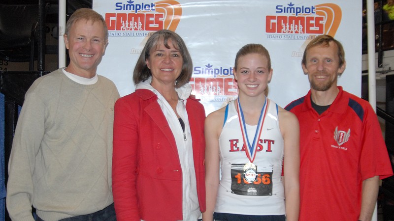 Simplot 3200 winner Natalie Shields with parents and coach - 2012 ...