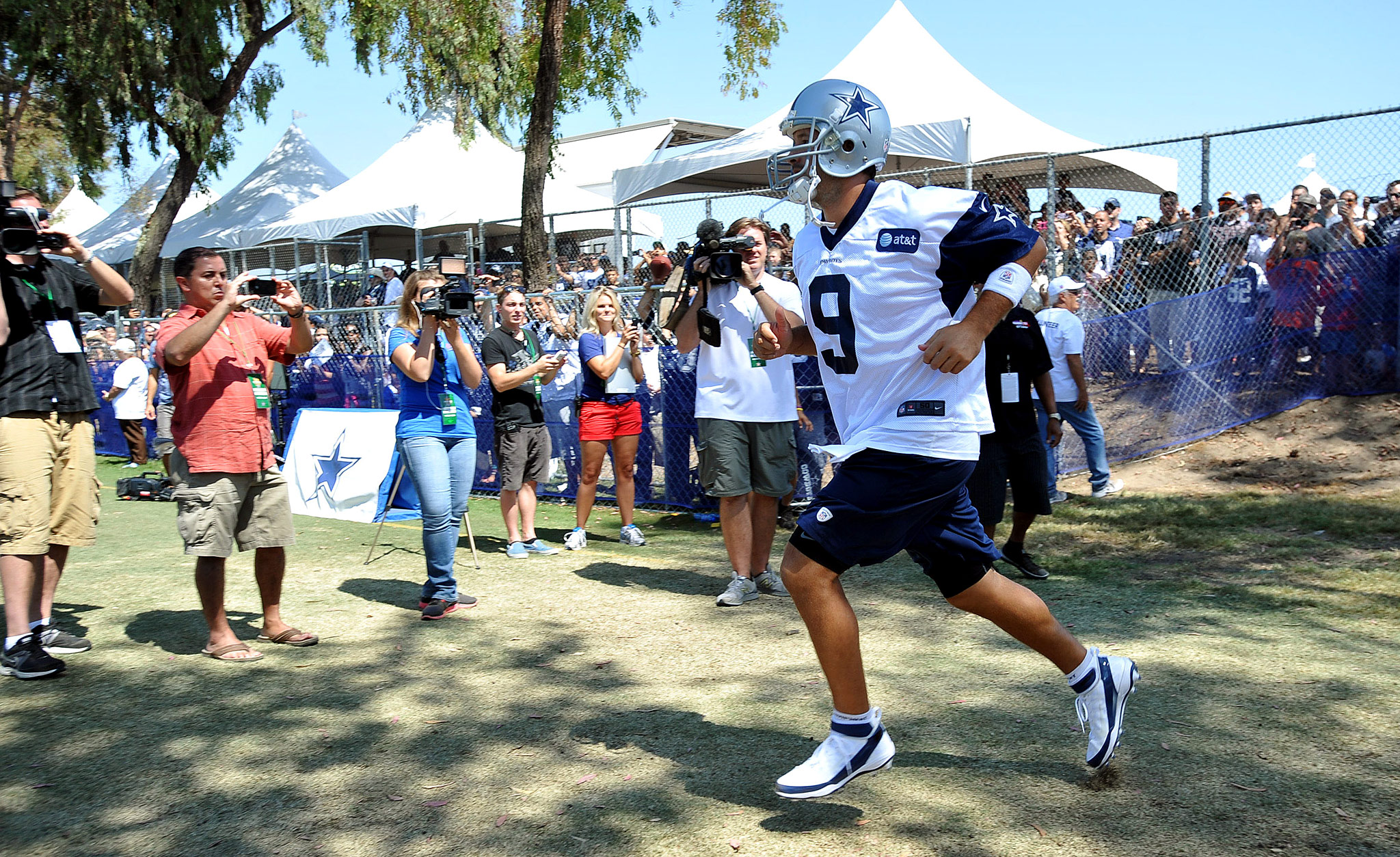 Romo Row - Fans at NFL Training Camps - ESPN