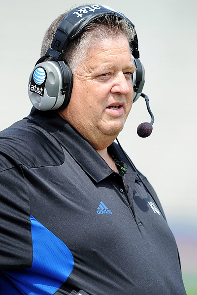 Charlie Weis up for challenge at Kansas