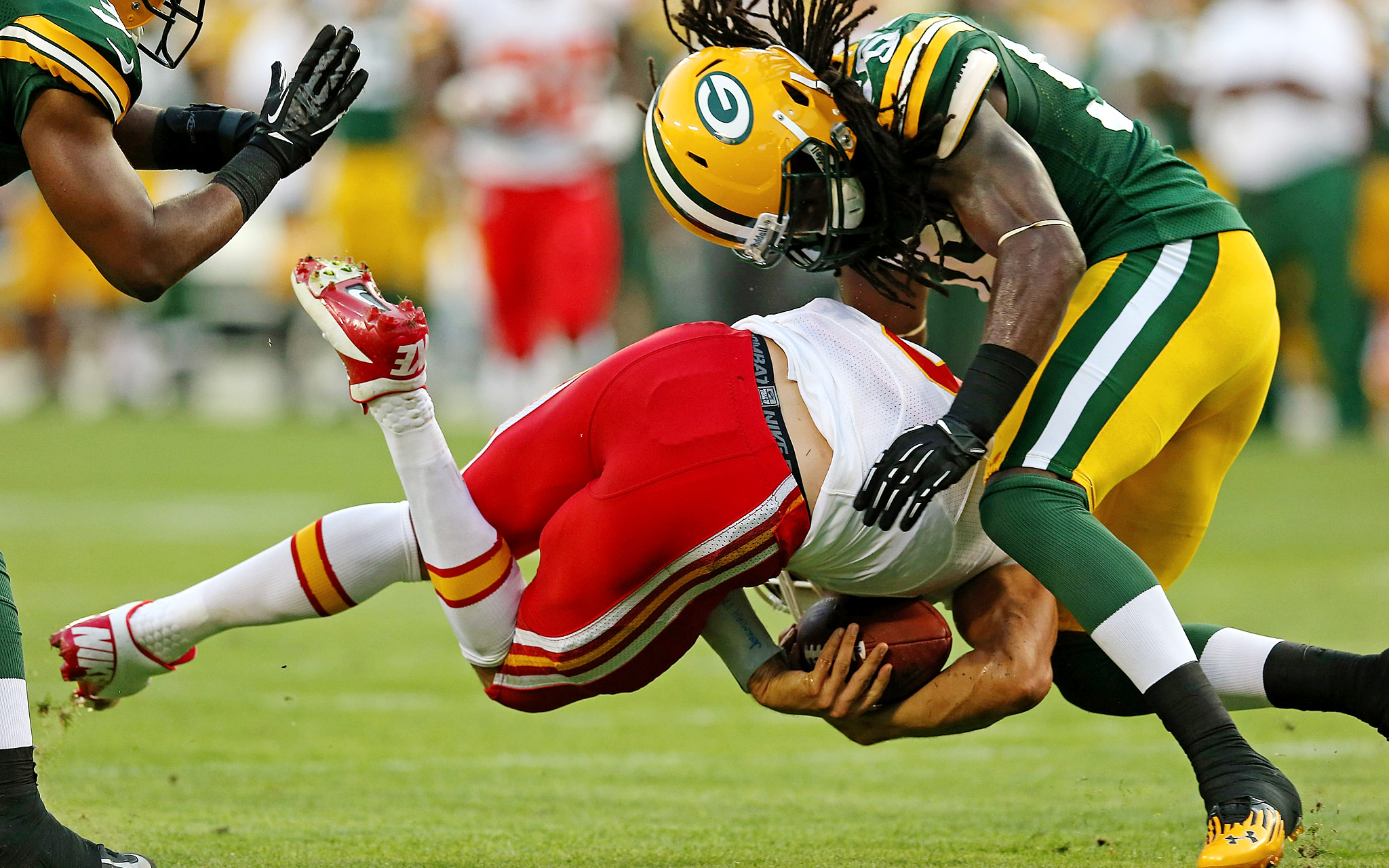 Terrell Manning and Brady Quinn - Photos of the Day August 31 2012 - ESPN