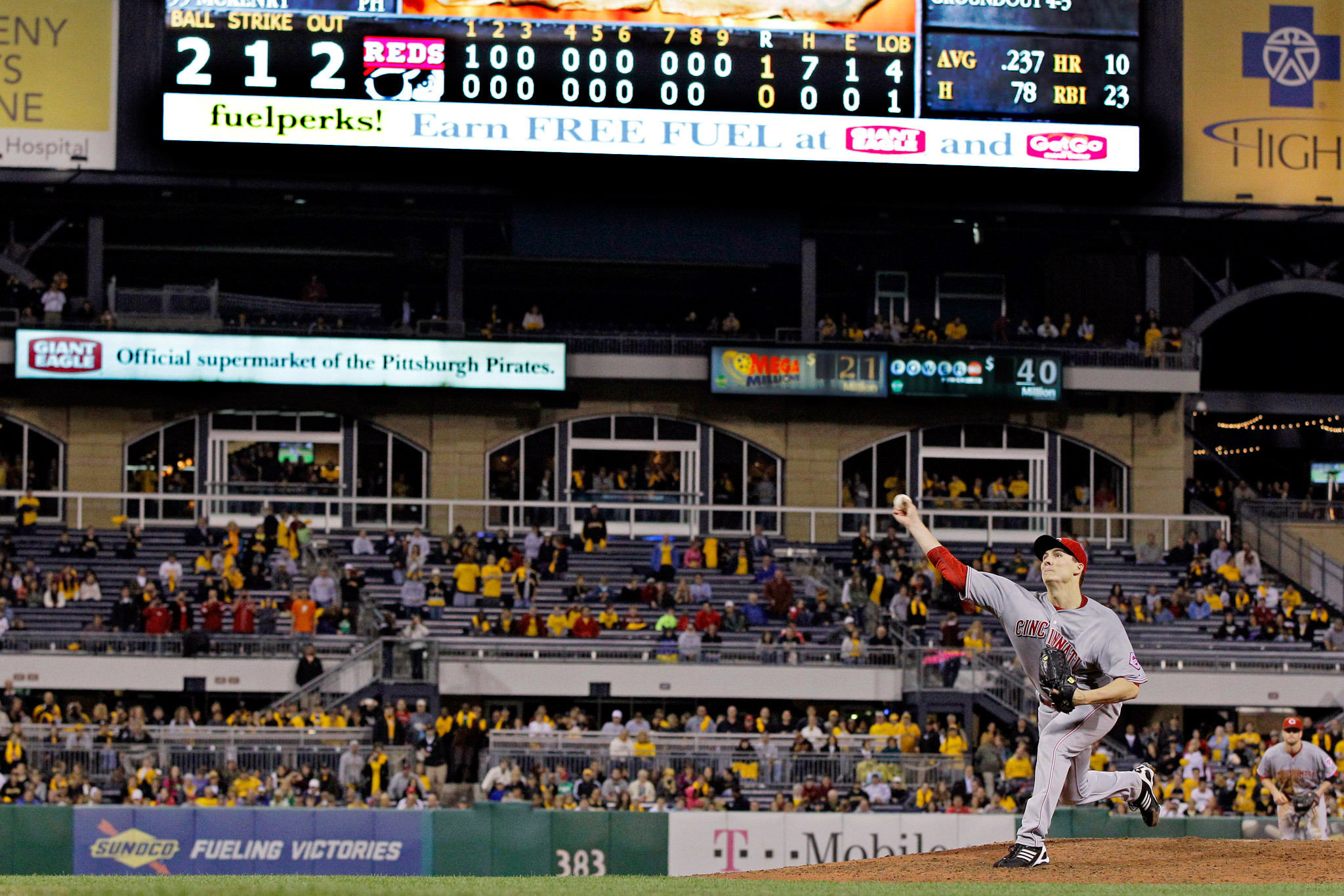 Don't Hit - Photos of the Day October 1, 2012 - ESPN