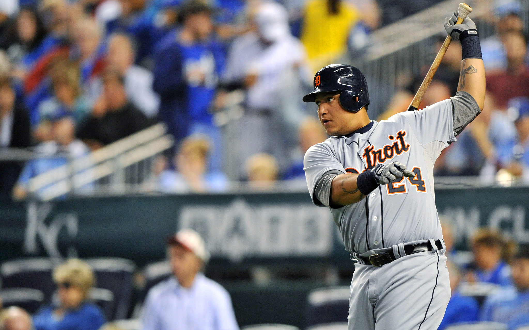 Writing the History Books - Photos of the Day October 4, 2012 - ESPN