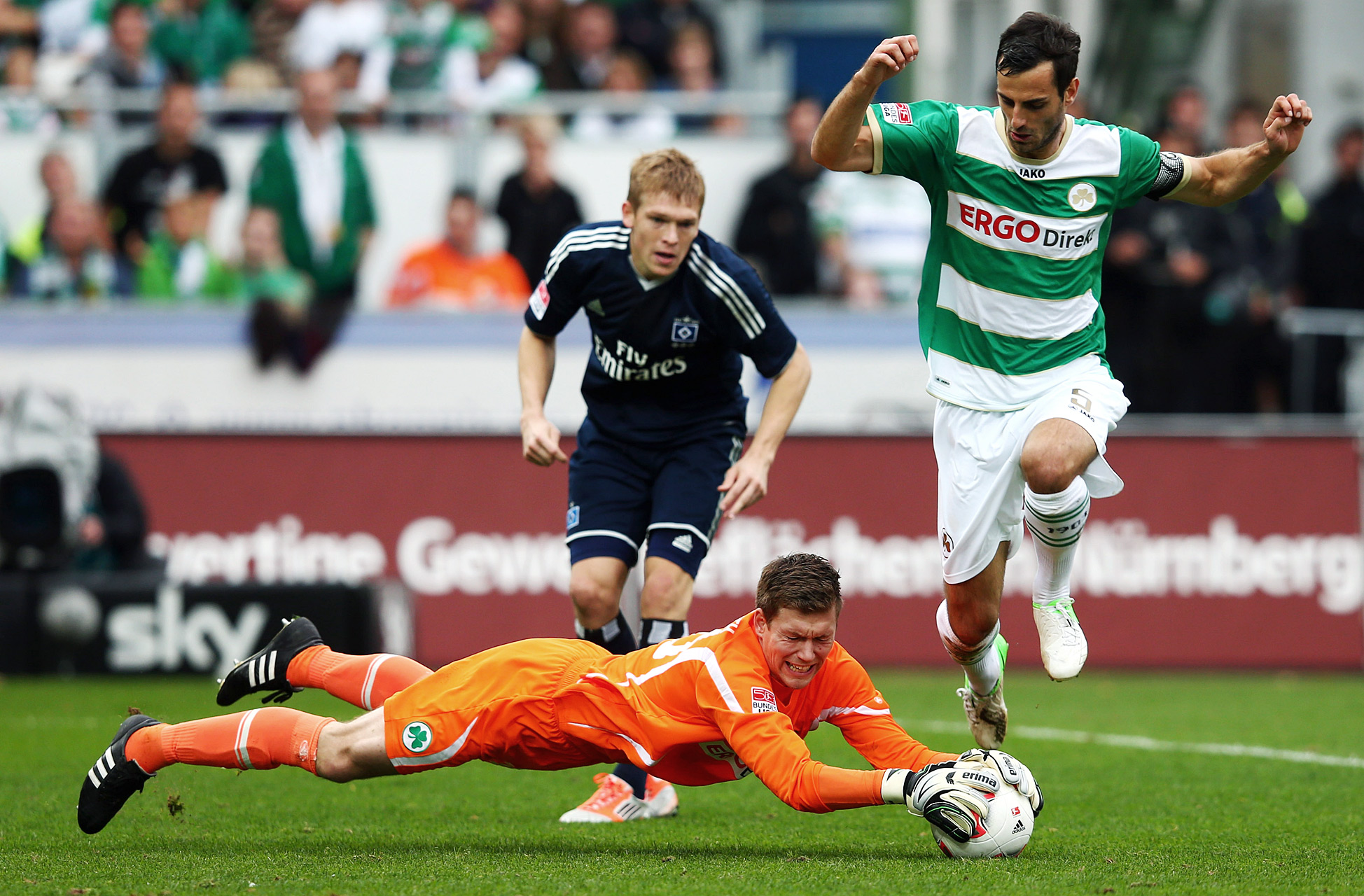 Keep Ball - Photos of the Day October 8, 2012 - ESPN