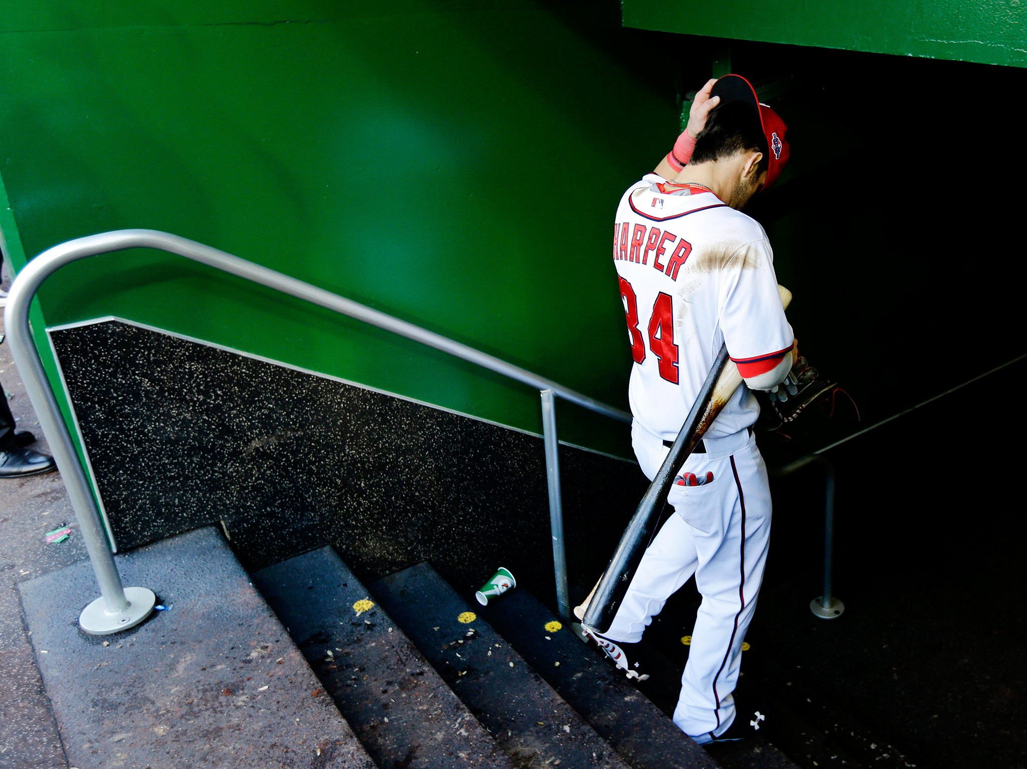 Down and Out - Photos of the Day October 11, 2012 - ESPN