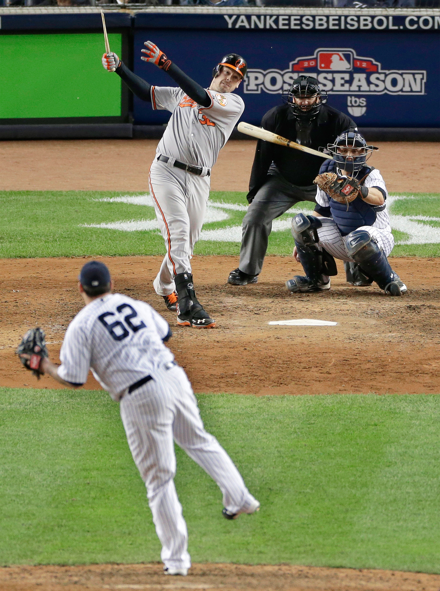 Snap Bat - Photos of the Day October 12, 2012 - ESPN