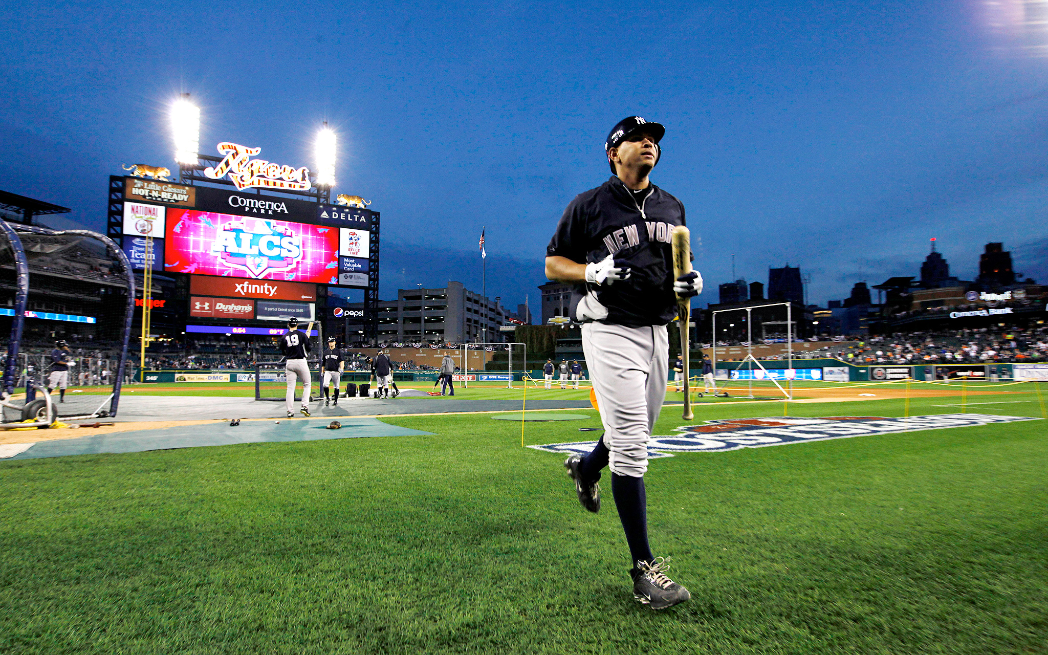 Warming Up - Photos of the Day October 18, 2012 - ESPN