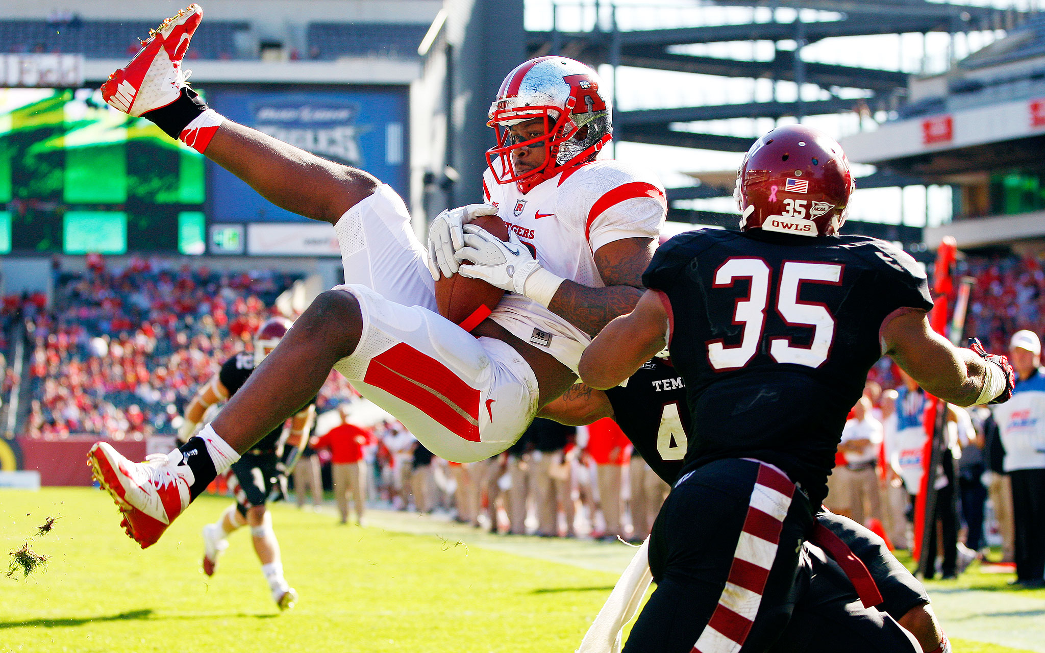 Hold On - Photos of the Day October 22, 2012 - ESPN