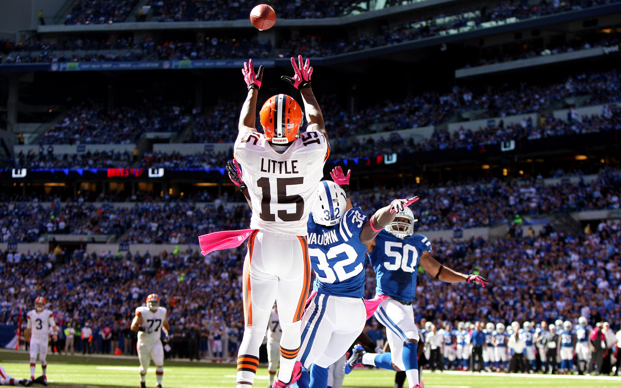 Greg Little, Big Catch - Photos of the Day October 22, 2012 - ESPN