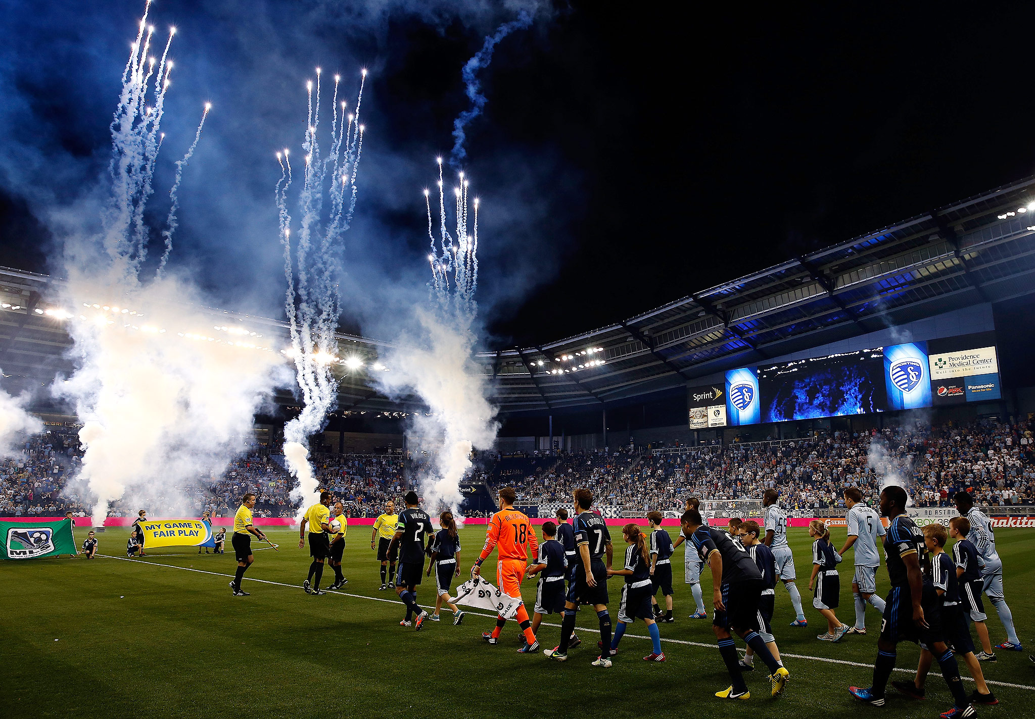 Light up the Sky - Photos of the Day October 25, 2012 - ESPN